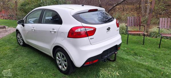 White Kia Rio 2014 in Klaipeda, with an engine capacity of 1.10 L and mileage of 253 thousand km for 2900 €, photo 3 on AUTOMOTO.COM.LV