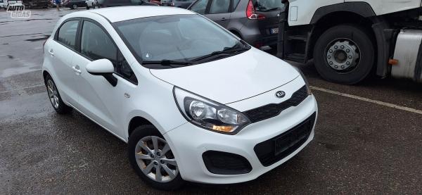 White Kia Rio 2014 in Klaipeda, with an engine capacity of 1.10 L and mileage of 253 thousand km for 2900 €, photo 8 on AUTOMOTO.COM.LV