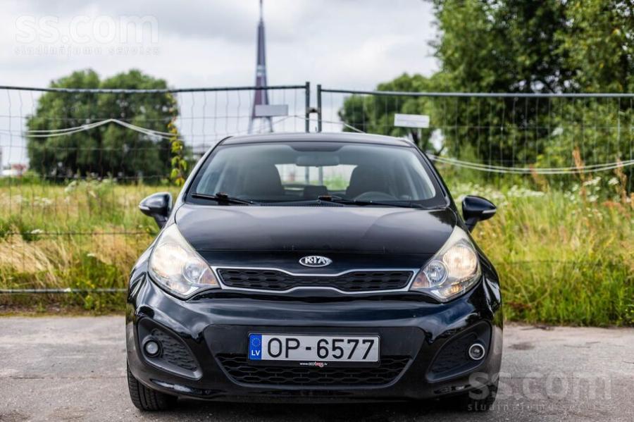 White Kia Rio 2014 in Riga, with an engine capacity of 1.20 L and mileage of 293 thousand km for 2990 €, photo 4 on AUTOMOTO.COM.LV