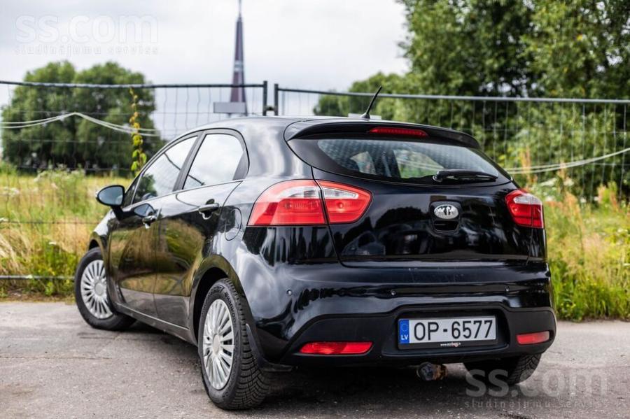 White Kia Rio 2014 in Riga, with an engine capacity of 1.20 L and mileage of 293 thousand km for 2990 €, photo 7 on AUTOMOTO.COM.LV