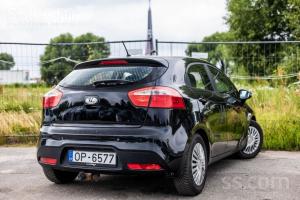 White Kia Rio 2014 in Riga, with an engine capacity of 1.20 L and mileage of 293 thousand km for 2990 €, photo 8 on AUTOMOTO.COM.LV