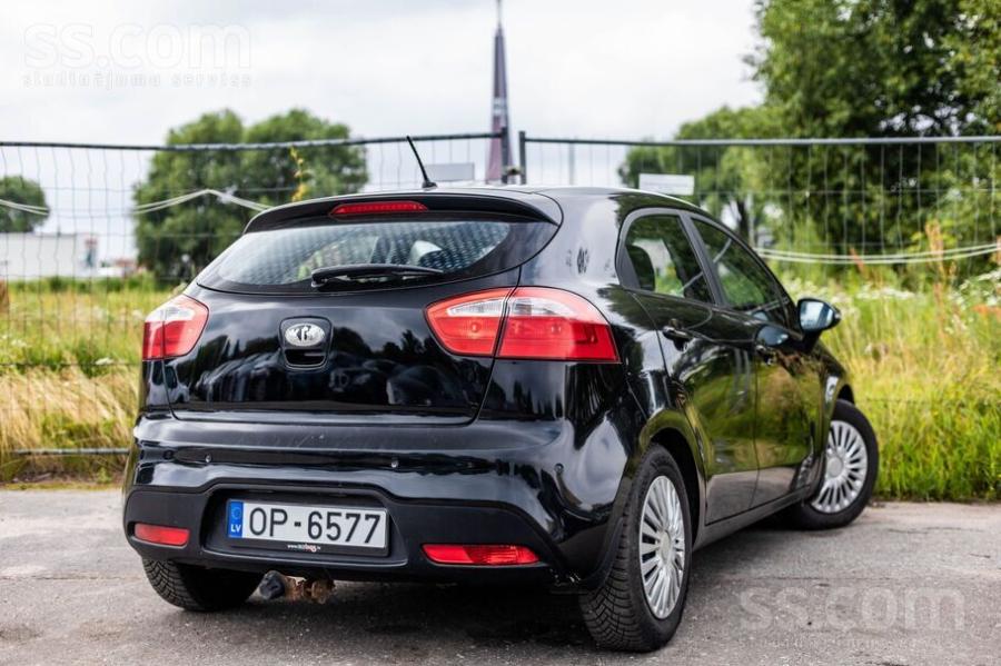 White Kia Rio 2014 in Riga, with an engine capacity of 1.20 L and mileage of 293 thousand km for 2990 €, photo 8 on AUTOMOTO.COM.LV
