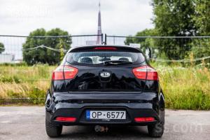 White Kia Rio 2014 in Riga, with an engine capacity of 1.20 L and mileage of 293 thousand km for 2990 €, photo 9 on AUTOMOTO.COM.LV