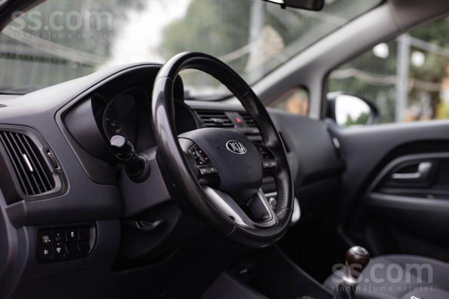 White Kia Rio 2014 in Riga, with an engine capacity of 1.20 L and mileage of 293 thousand km for 2990 €, photo 13 on AUTOMOTO.COM.LV