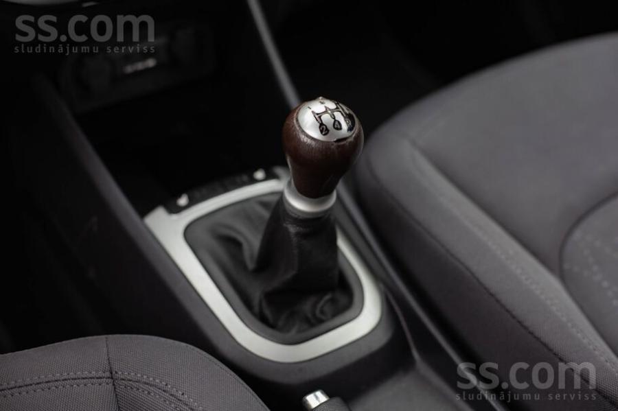 White Kia Rio 2014 in Riga, with an engine capacity of 1.20 L and mileage of 293 thousand km for 2990 €, photo 21 on AUTOMOTO.COM.LV