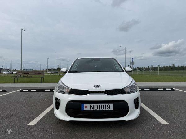 White Kia Rio 2017 in Marijampole, with an engine capacity of 1.40 L and mileage of 160 thousand km for 7200 €, photo 2 on AUTOMOTO.COM.LV