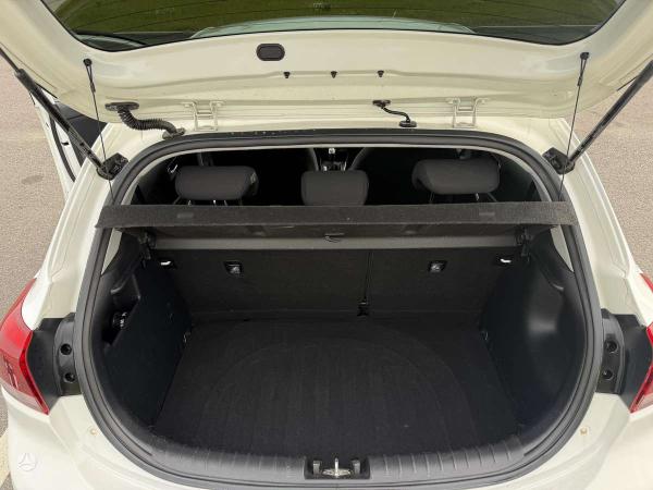White Kia Rio 2017 in Marijampole, with an engine capacity of 1.40 L and mileage of 160 thousand km for 7200 €, photo 10 on AUTOMOTO.COM.LV