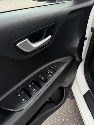 Balts Kia Rio 2017 Marijampole, ar dzinēja tilpumu 1.40 L un nobraukumu 160 tūkst. km par 7200 €, foto 13 vietnē AUTOMOTO.COM.LV