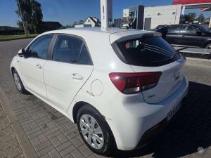 White Kia Rio 2021 in Taurage, with an engine capacity of 1.20 L and mileage of 80 thousand km for 8000 €, photo  on AUTOMOTO.COM.LV