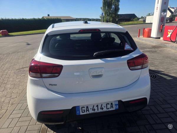 Balts Kia Rio 2021 Tauragė, ar dzinēja tilpumu 1.20 L un nobraukumu 80 tūkst. km par 8000 €, foto 2 vietnē AUTOMOTO.COM.LV
