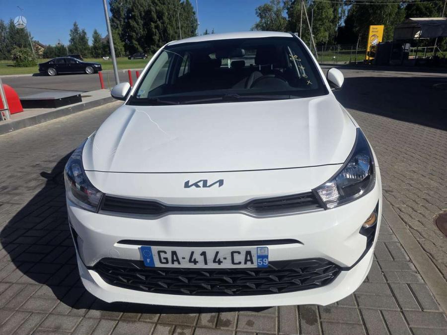 White Kia Rio 2021 in Taurage, with an engine capacity of 1.20 L and mileage of 80 thousand km for 8000 €, photo 8 on AUTOMOTO.COM.LV