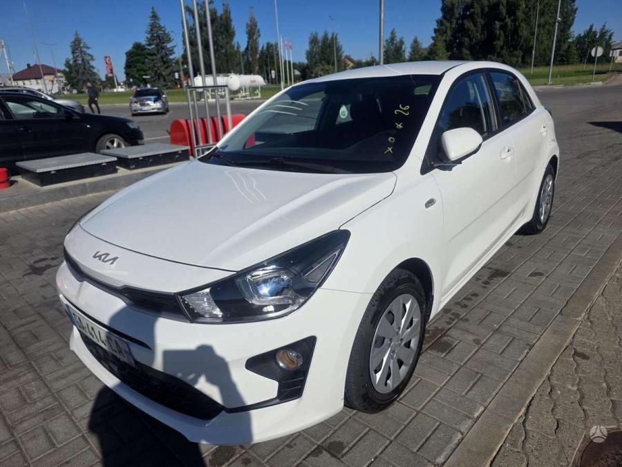 White Kia Rio 2021 in Taurage, with an engine capacity of 1.20 L and mileage of 80 thousand km for 8000 €, photo 9 on AUTOMOTO.COM.LV