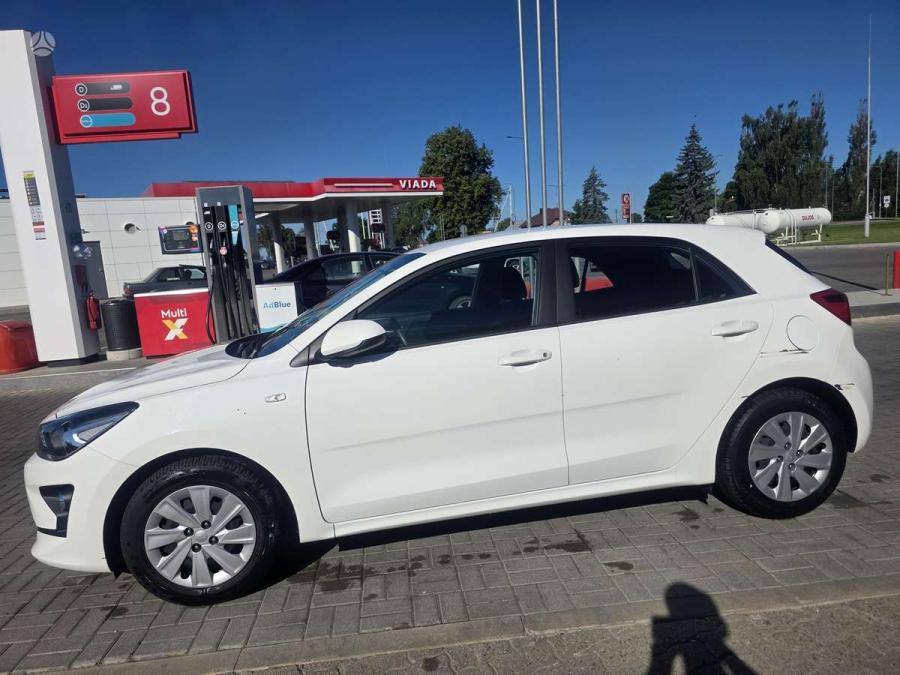 White Kia Rio 2021 in Taurage, with an engine capacity of 1.20 L and mileage of 80 thousand km for 8000 €, photo 10 on AUTOMOTO.COM.LV