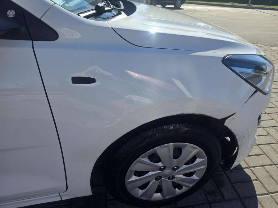 White Kia Rio 2021 in Taurage, with an engine capacity of 1.20 L and mileage of 80 thousand km for 8000 €, photo 11 on AUTOMOTO.COM.LV