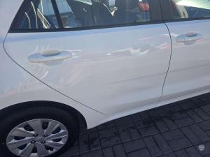 White Kia Rio 2021 in Taurage, with an engine capacity of 1.20 L and mileage of 80 thousand km for 8000 €, photo 12 on AUTOMOTO.COM.LV