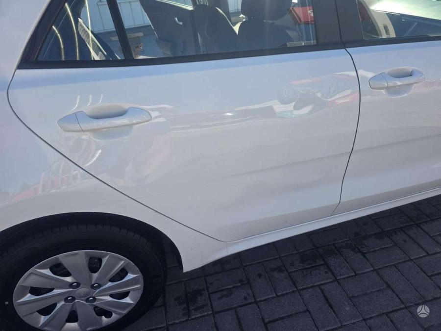 White Kia Rio 2021 in Taurage, with an engine capacity of 1.20 L and mileage of 80 thousand km for 8000 €, photo 12 on AUTOMOTO.COM.LV