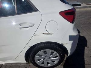 White Kia Rio 2021 in Taurage, with an engine capacity of 1.20 L and mileage of 80 thousand km for 8000 €, photo 13 on AUTOMOTO.COM.LV