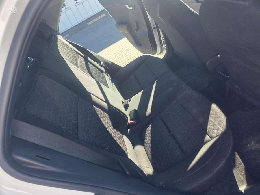 White Kia Rio 2021 in Taurage, with an engine capacity of 1.20 L and mileage of 80 thousand km for 8000 €, photo 17 on AUTOMOTO.COM.LV