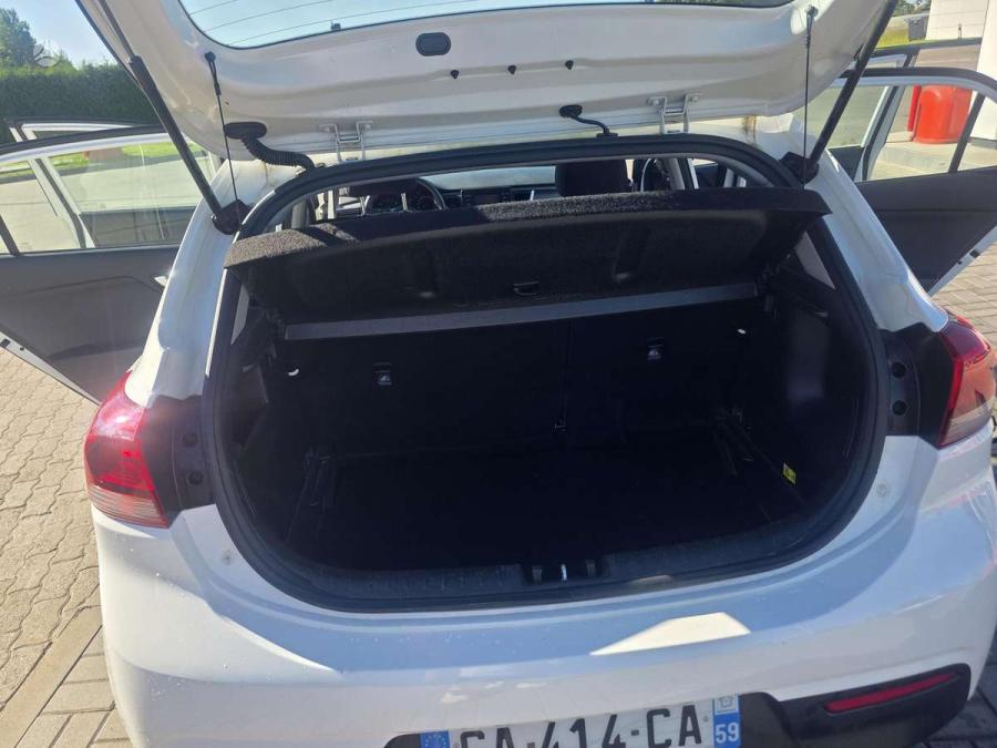 White Kia Rio 2021 in Taurage, with an engine capacity of 1.20 L and mileage of 80 thousand km for 8000 €, photo 18 on AUTOMOTO.COM.LV