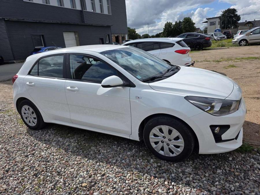 Balts Kia Rio 2021 Tauragė, ar dzinēja tilpumu 1.20 L un nobraukumu 85 tūkst. km par 9000 €, foto 1 vietnē AUTOMOTO.COM.LV