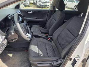 Balts Kia Rio 2021 Tauragė, ar dzinēja tilpumu 1.20 L un nobraukumu 85 tūkst. km par 9000 €, foto 17 vietnē AUTOMOTO.COM.LV