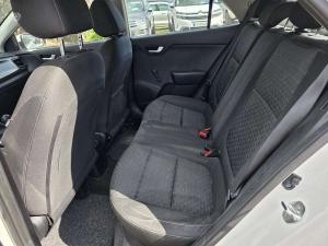 Balts Kia Rio 2021 Tauragė, ar dzinēja tilpumu 1.20 L un nobraukumu 85 tūkst. km par 9000 €, foto 18 vietnē AUTOMOTO.COM.LV