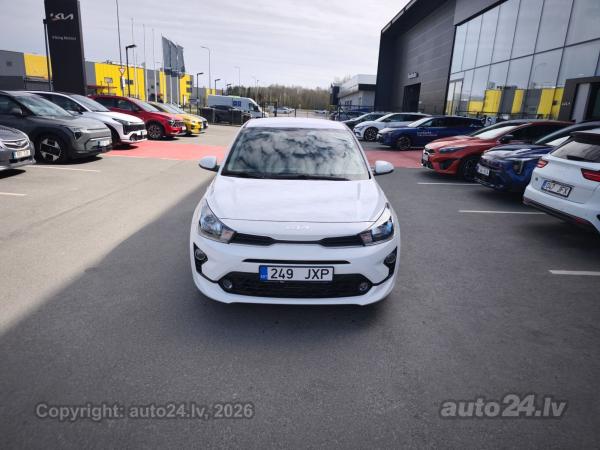White Kia Rio 2023 in Tallinn, with an engine capacity of 1.20 L and mileage of 20 thousand km for 12800 €, photo 2 on AUTOMOTO.COM.LV