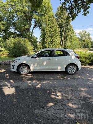 White Kia Rio 2023 in Tukums, with an engine capacity of 1.20 L and mileage of 37 thousand km for 10800 €, photo 3 on AUTOMOTO.COM.LV