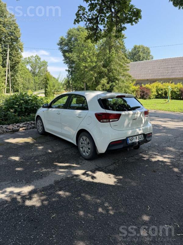 White Kia Rio 2023 in Tukums, with an engine capacity of 1.20 L and mileage of 37 thousand km for 10800 €, photo 6 on AUTOMOTO.COM.LV