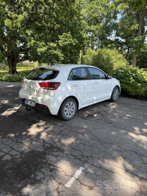 White Kia Rio 2023 in Tukums, with an engine capacity of 1.20 L and mileage of 37 thousand km for 10800 €, photo 9 on AUTOMOTO.COM.LV
