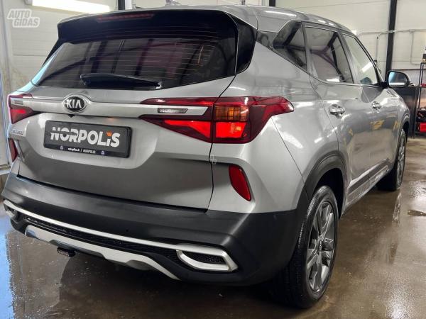 Grey Kia Seltos 2021 in Aukstieji Rusokai, with an engine capacity of 1.60 L and mileage of 241 thousand km for 13500 €, photo 10 on AUTOMOTO.COM.LV