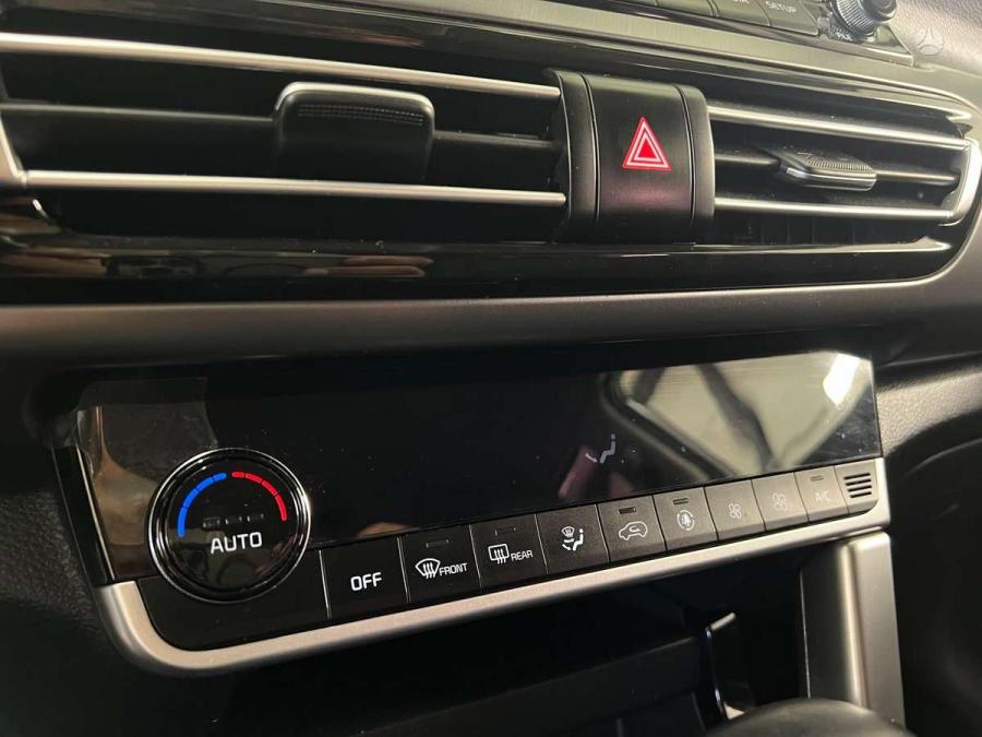 Grey Kia Seltos 2021 in Vilnius, with an engine capacity of 1.60 L and mileage of 241 thousand km for 13500 €, photo 23 on AUTOMOTO.COM.LV