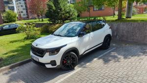 Balts Kia Seltos 2020 Viļņa, ar dzinēja tilpumu 1.60 L un nobraukumu 184 tūkst. km par 17000 €, foto  vietnē AUTOMOTO.COM.LV