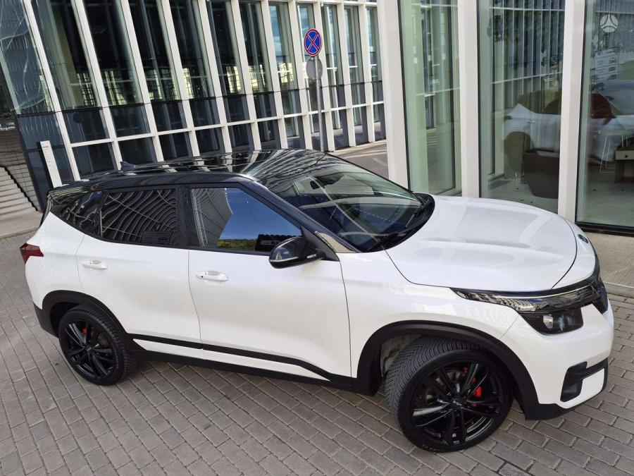 White Kia Seltos 2020 in Vilnius, with an engine capacity of 1.60 L and mileage of 186 thousand km for 14500 €, photo 17 on AUTOMOTO.COM.LV