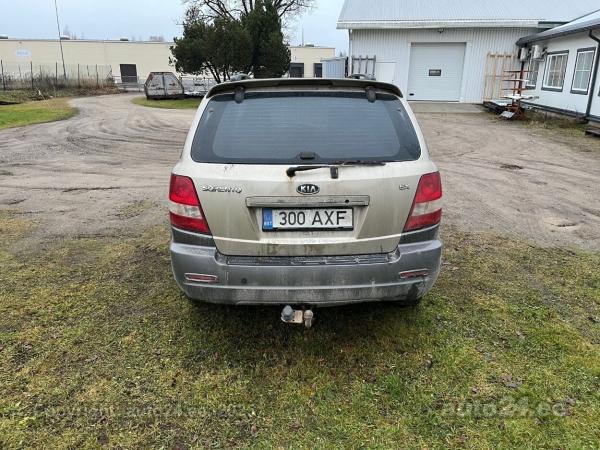 Smilšu krāsa Kia Sorento 2006 Viljandi, ar dzinēja tilpumu 2.50 L un nobraukumu 210 tūkst. km par 950 €, foto 3 vietnē AUTOMOTO.COM.LV