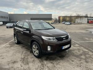Smilšu krāsa Kia Sorento 2014 Tallina, ar dzinēja tilpumu 0.00 L un nobraukumu 351 tūkst. km par 7500 €, foto 13 vietnē AUTOMOTO.COM.LV