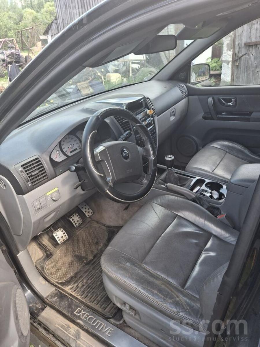 Melns Kia Sorento 2002 Rēzekne, ar dzinēja tilpumu 2.50 L un nobraukumu 0 tūkst. km par 2700 €, foto 6 vietnē AUTOMOTO.COM.LV