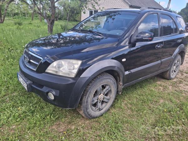 Black Kia Sorento 2002 in Rezekne, with an engine capacity of 2.50 L and mileage of 0 thousand km for 1800 €, photo 1 on AUTOMOTO.COM.LV
