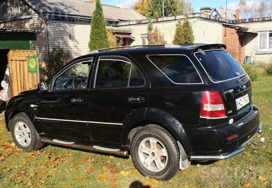 Black Kia Sorento 2003 in Daugavpils, with an engine capacity of 2.50 L and mileage of 333 thousand km for 1680 €, photo 2 on AUTOMOTO.COM.LV