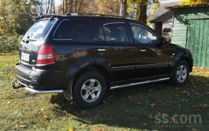 Black Kia Sorento 2003 in Daugavpils, with an engine capacity of 2.50 L and mileage of 333 thousand km for 1680 €, photo 5 on AUTOMOTO.COM.LV