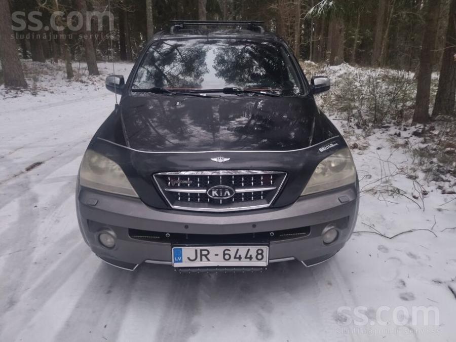 Black Kia Sorento 2003 in Rezekne, with an engine capacity of 2.40 L and mileage of 266 thousand km for 2150 €, photo 2 on AUTOMOTO.COM.LV