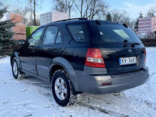 Black Kia Sorento 2003 in Jelgava, with an engine capacity of 2.50 L and mileage of 316 thousand km for 2850 €, photo 4 on AUTOMOTO.COM.LV