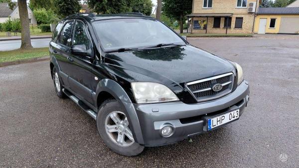 Black Kia Sorento 2003 in Birzai, with an engine capacity of 2.50 L and mileage of 356 thousand km for 1300 €, photo 2 on AUTOMOTO.COM.LV