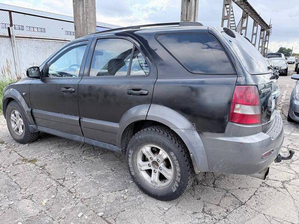 Melns Kia Sorento 2003 Tallina, ar dzinēja tilpumu 2.50 L un nobraukumu 343 tūkst. km par 999 €, foto 4 vietnē AUTOMOTO.COM.LV