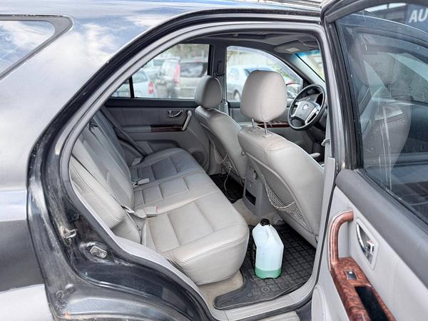 Melns Kia Sorento 2003 Tallina, ar dzinēja tilpumu 2.50 L un nobraukumu 343 tūkst. km par 999 €, foto 7 vietnē AUTOMOTO.COM.LV