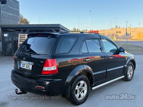 Black Kia Sorento 2004 in Rapla, with an engine capacity of 2.50 L and mileage of 362 thousand km for 1400 €, photo 6 on AUTOMOTO.COM.LV