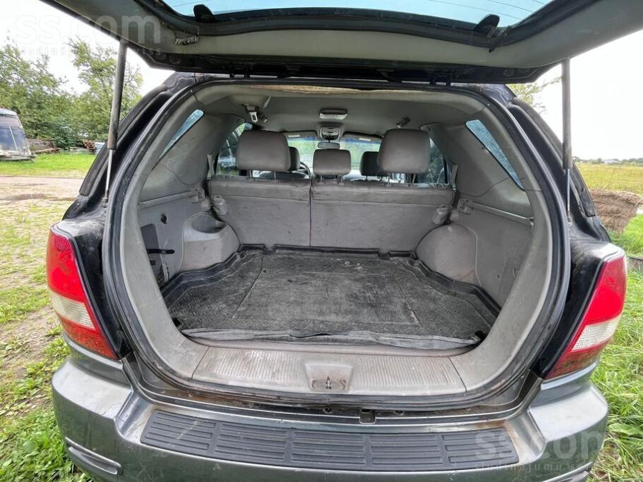 Black Kia Sorento 2004 in Liepaja, with an engine capacity of 2.50 L and mileage of 375 thousand km for 1500 €, photo 4 on AUTOMOTO.COM.LV