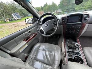 Black Kia Sorento 2004 in Liepaja, with an engine capacity of 2.50 L and mileage of 375 thousand km for 1500 €, photo 6 on AUTOMOTO.COM.LV