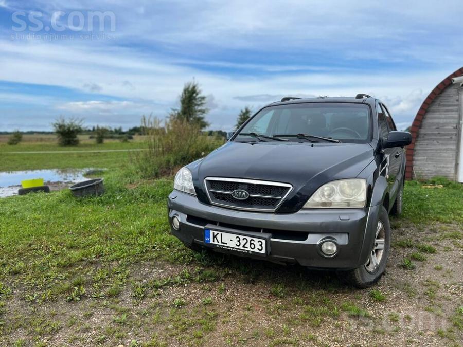 Black Kia Sorento 2004 in Liepaja, with an engine capacity of 2.50 L and mileage of 375 thousand km for 1500 €, photo 9 on AUTOMOTO.COM.LV