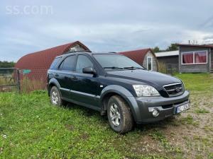 Black Kia Sorento 2004 in Liepaja, with an engine capacity of 2.50 L and mileage of 375 thousand km for 1500 €, photo 10 on AUTOMOTO.COM.LV
